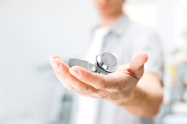Article - Push-to-Close Latching: The Secret of Simple Operation | Southco
